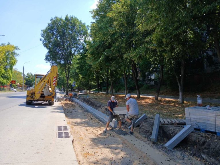 Noi proiecte de infrastructură în sectorul Ciocana: Parcări, trotuare ...