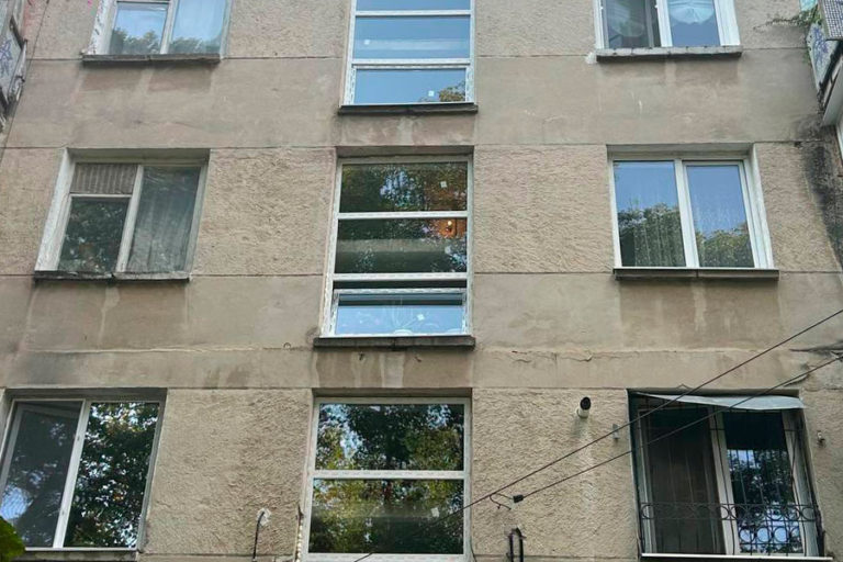 Îmbunătățirea condițiilor de trai: Noi ferestre pentru locatarii de pe ...